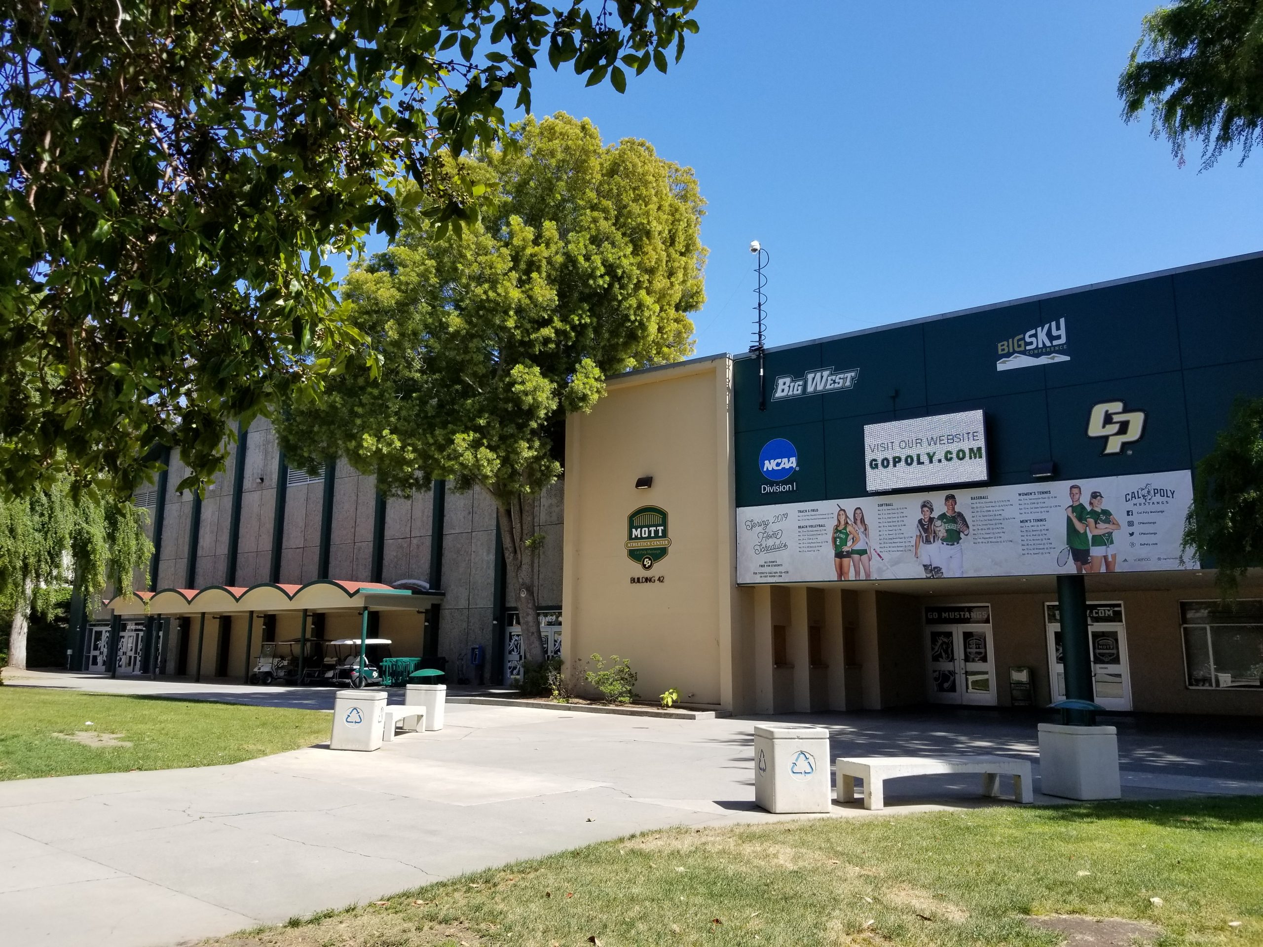Robert A. Mott Athletics Center | Basketball Tripper